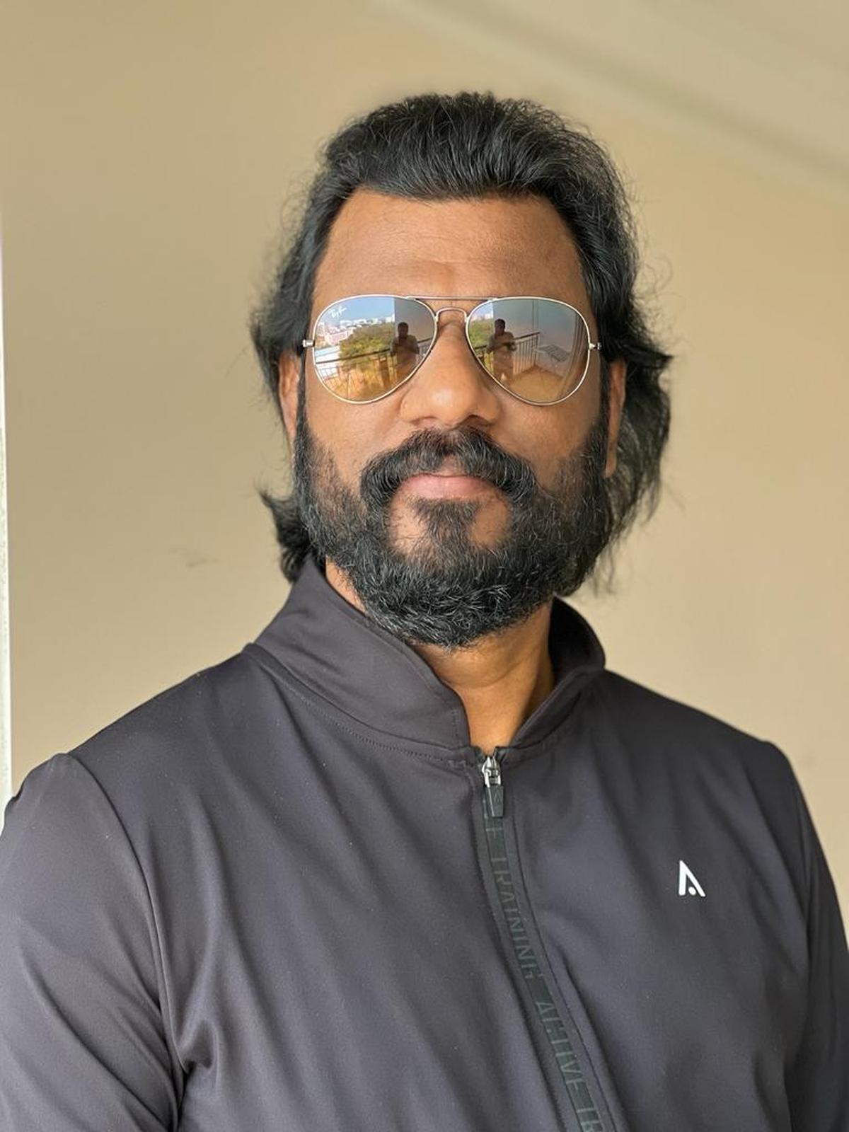 Malayalam actor Dinesh Prabhakar on working in the Hindi web series ‘Bambai Meri Jaan’ - The Hindu